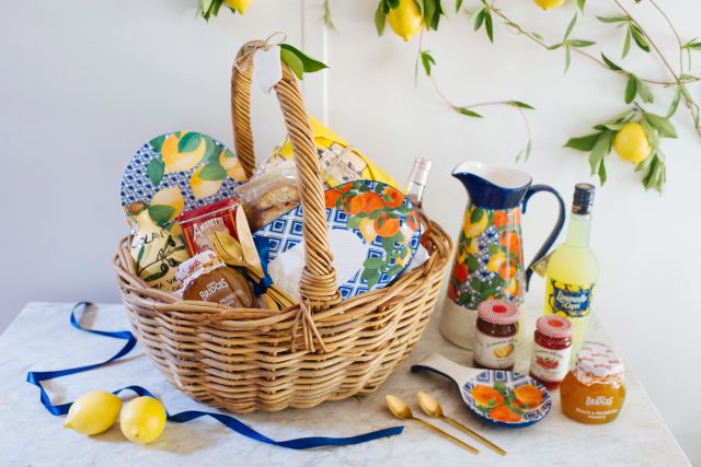 Make this last minute gift: A DIY Christmas Hamper! | Collective Gen